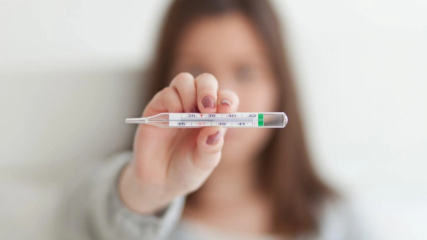 How to break a fever with natural remedies at home